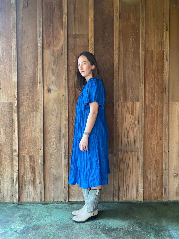 90s cobalt blue crinkle mumu with crochet collar - Gem