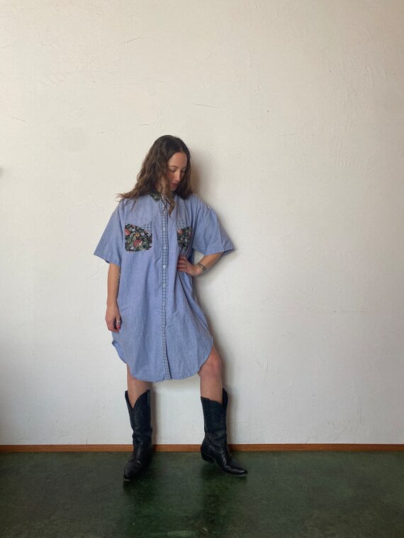 80s-90s boxy denim shirt dress with floral accents - Gem