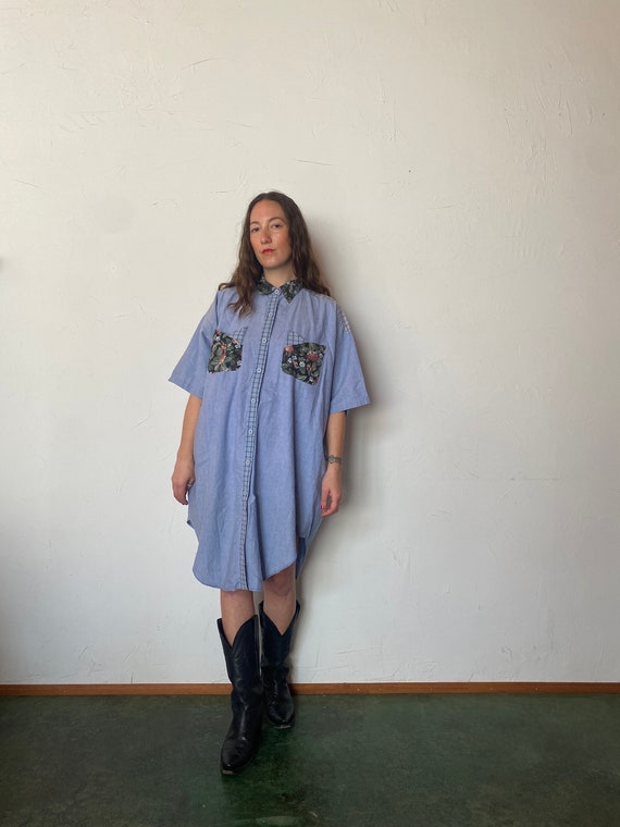 80s-90s boxy denim shirt dress with floral accents - Gem