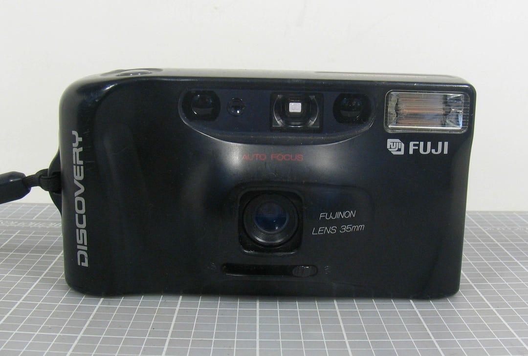 Fuji Discovery 80 35mm Film Point and Shoot Camera With an 35mm Auto ...