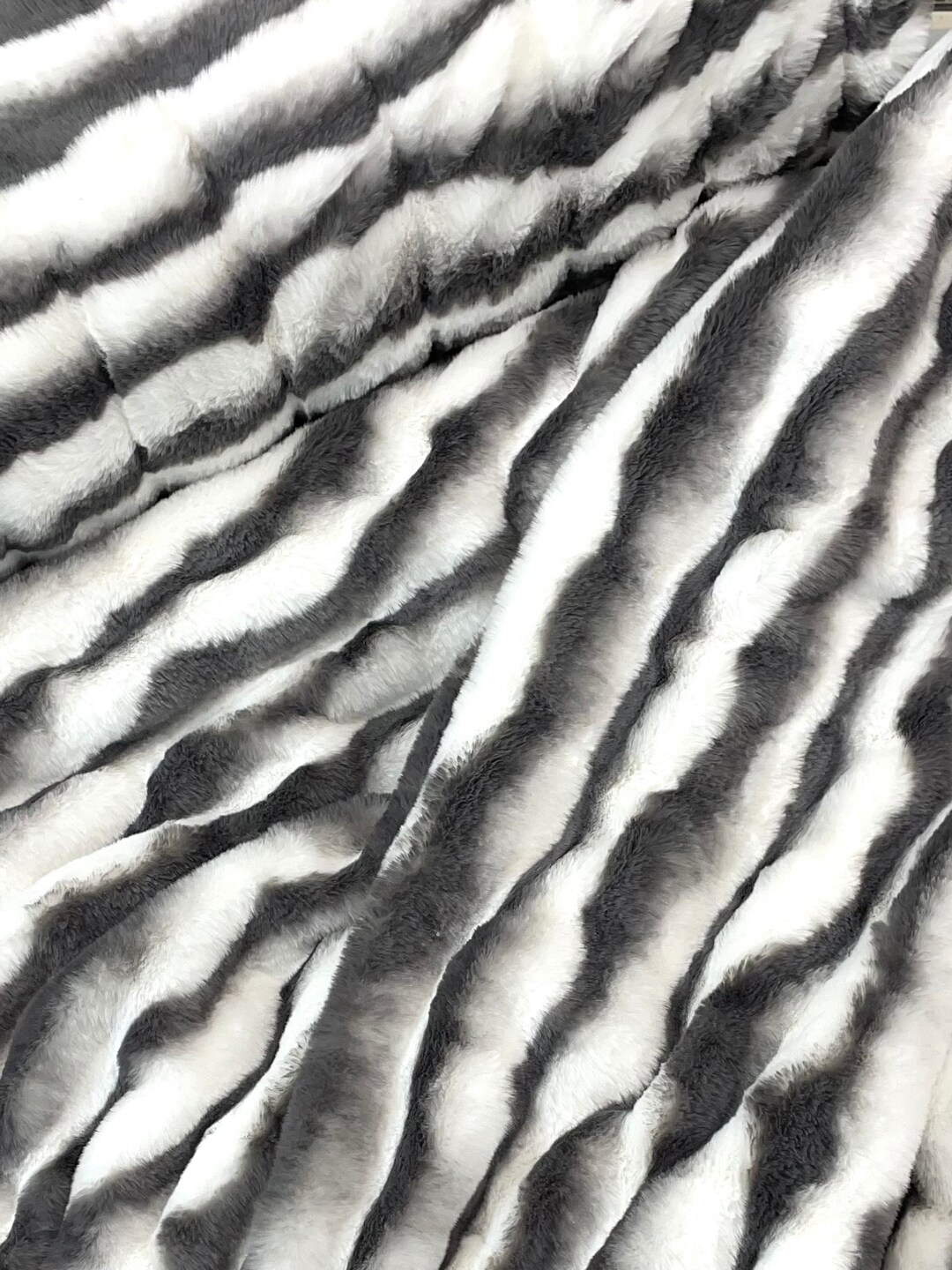 Snow Chinchilla Luxury Snuggle Two Tone Stretch Minky, EZ Fabrics ...