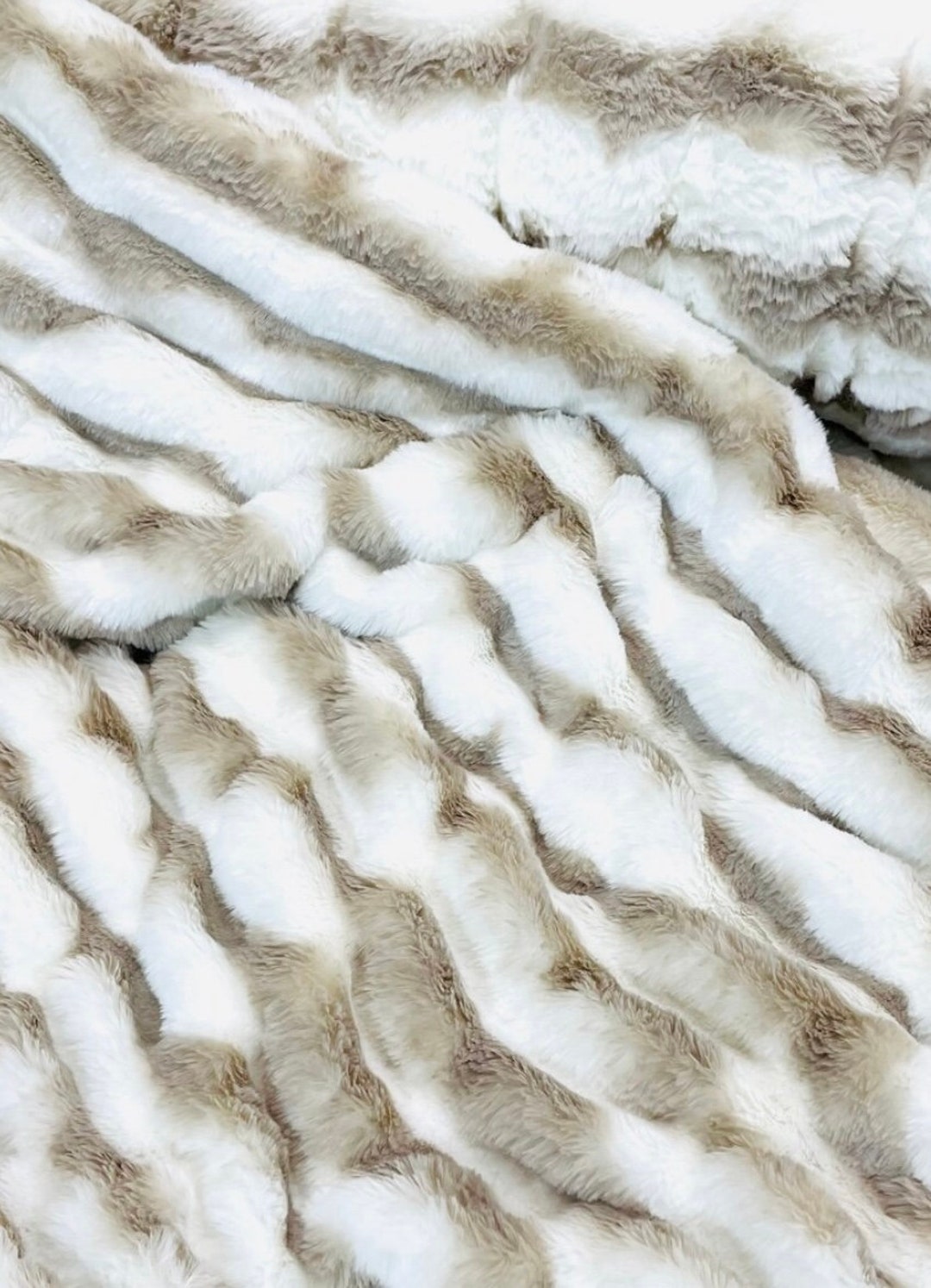 Snow Chinchilla Luxury Snuggle Two Tone Stretch Minky, EZ Fabrics ...
