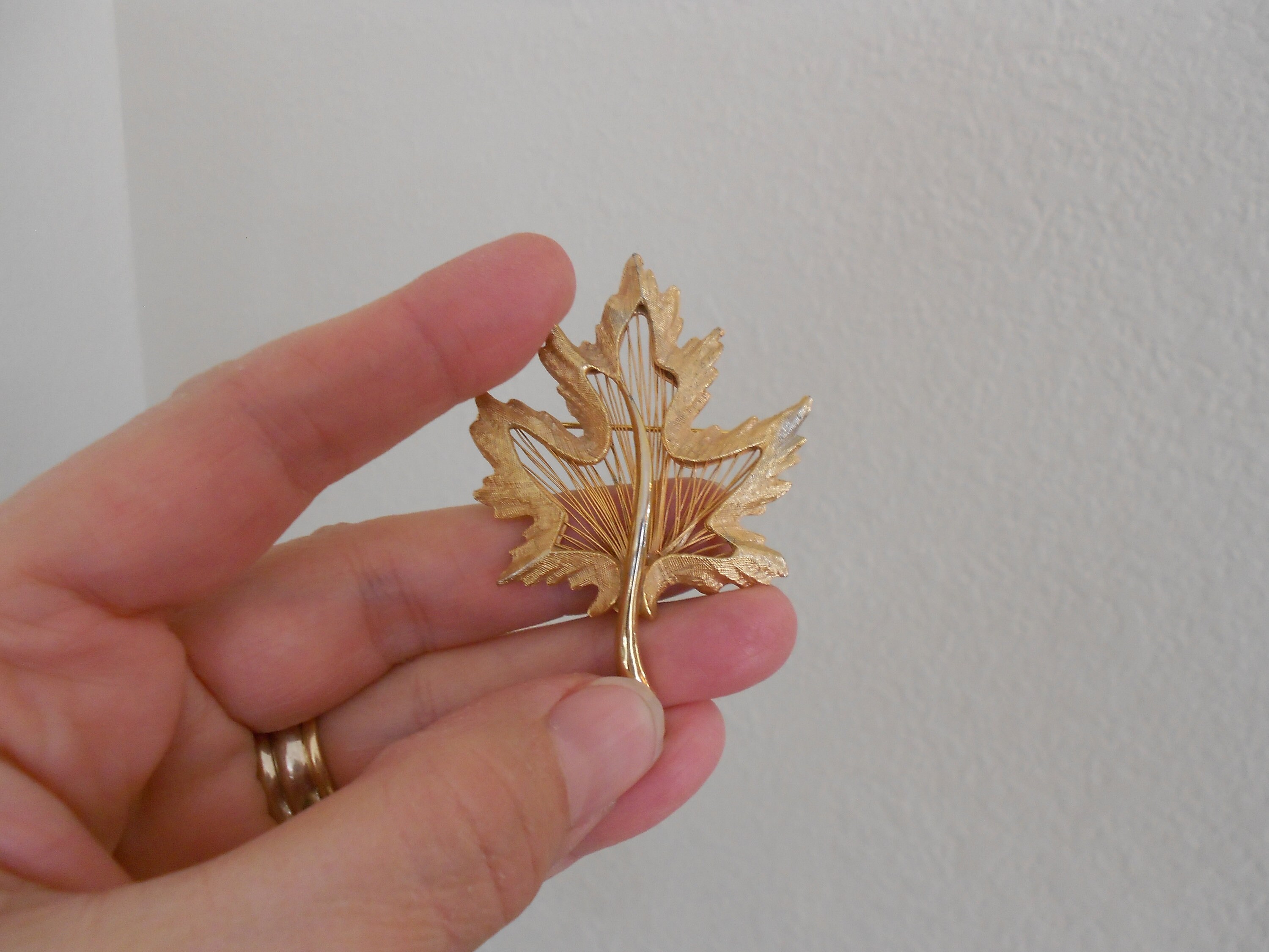 Vintage Monet String Leaf Wire Leaf Brooch. Gold Pin. Monet - Etsy