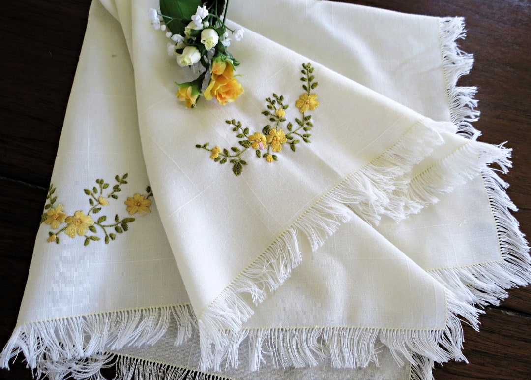 Very Small Vintage Tablecloth or Table Topper, 24 X 24 Square Machine ...