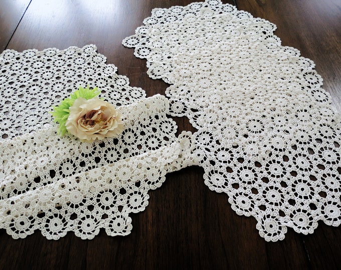 Vintage Crocheted Table Runner With 5 Small Matching Placemats, Cream ...