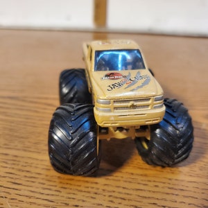 Hot Wheels Monster Jam Jaw-2-claw Jurassic Park 4x4 Monster Truck 1:64 ...