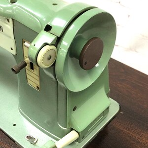1962 Singer Spartan 327K Sewing Machine (great Britain) W/ Cabinet ...