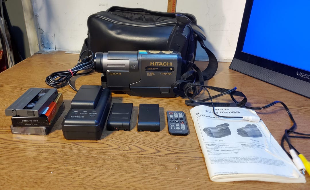 Hitachi VM-E410A 8mm Video Camera W/ Battery Kit. Tested, 100%working ...