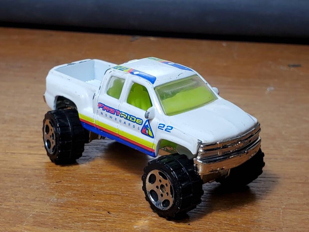 1998 Matchbox 1999 Chevrolet Silverado 4x4 Die Cast Car. Free Shipping5 ...