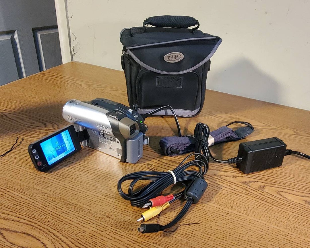 Sony DCR-DVD92 DVD Camcorder Video Camera Kit. Tested. Works. Free ...