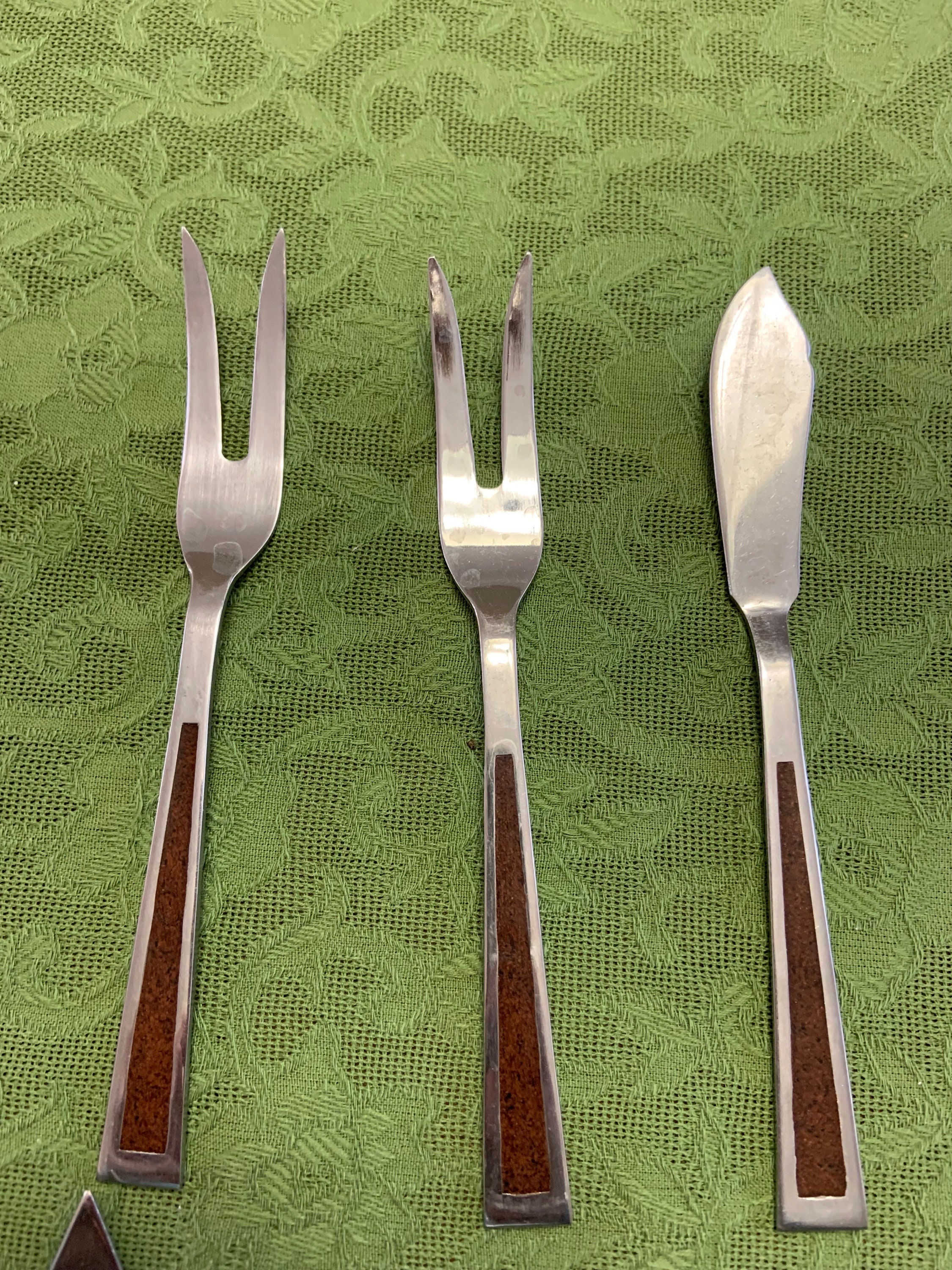 38 Piece Stainless Japan Flatware With Inlaid Wood Handles 4 Place ...