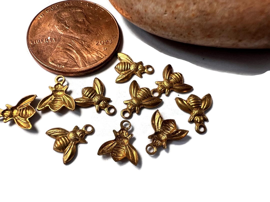 10, Tiny Brass Bee Charms - Etsy