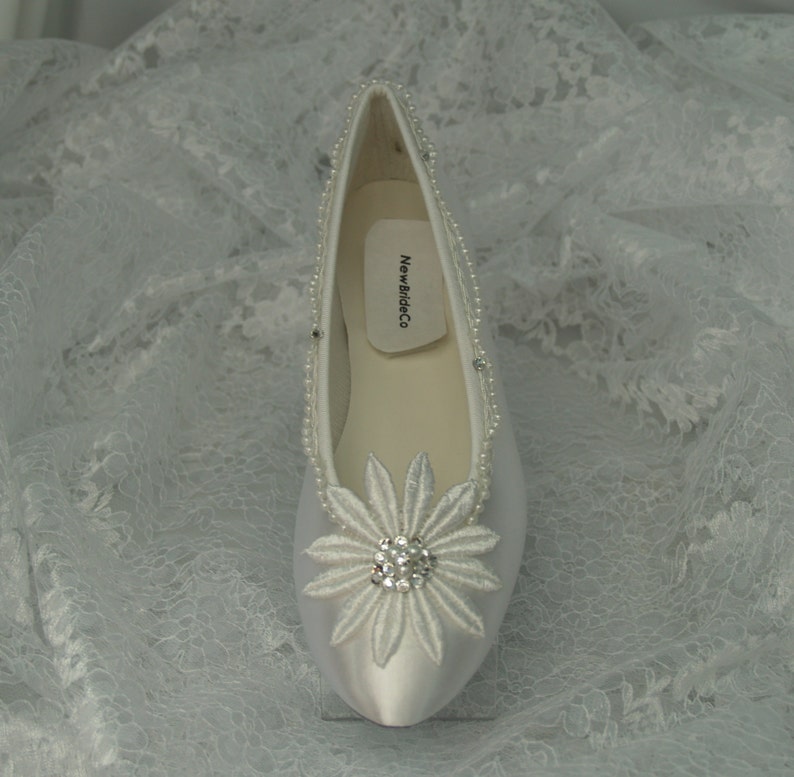 Size 7 White Daisy flower Flats w pearls and glass | Etsy