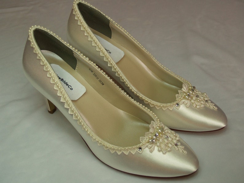 Size 5 & 10 Ivory Victorian Classic Pumps with lace pearls and | Etsy