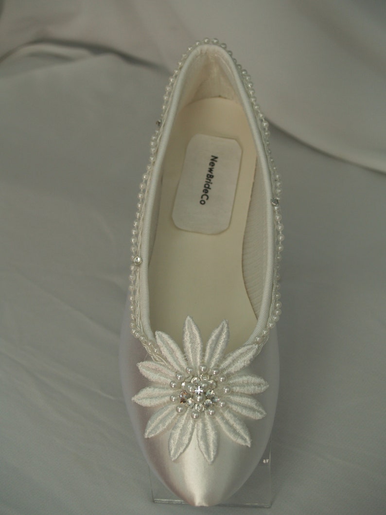 Size 7 White Daisy flower Flats w pearls and glass | Etsy