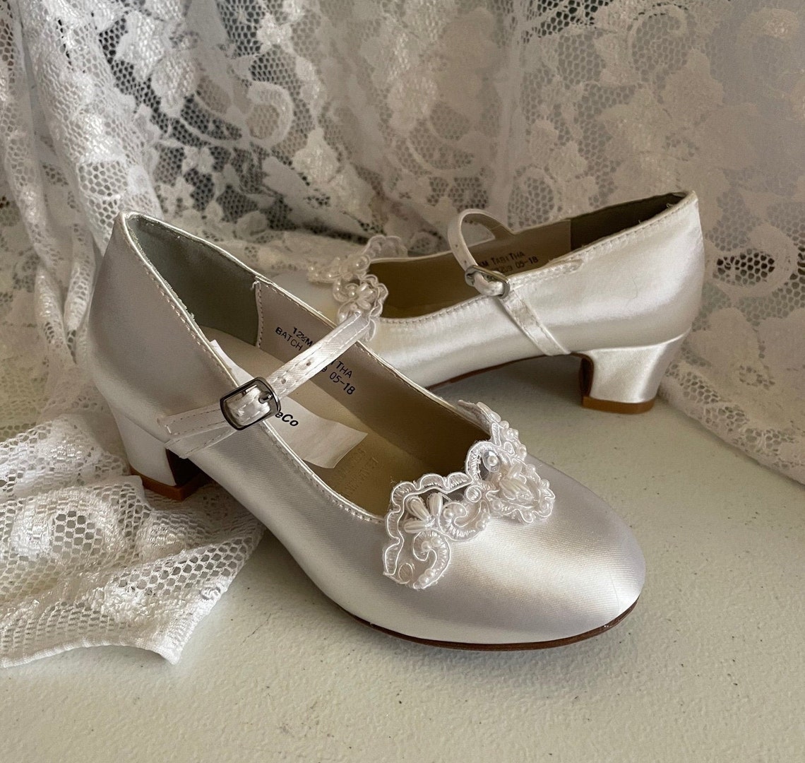 Girls Communion Shoes lace appliqué with pearls Flower girls | Etsy