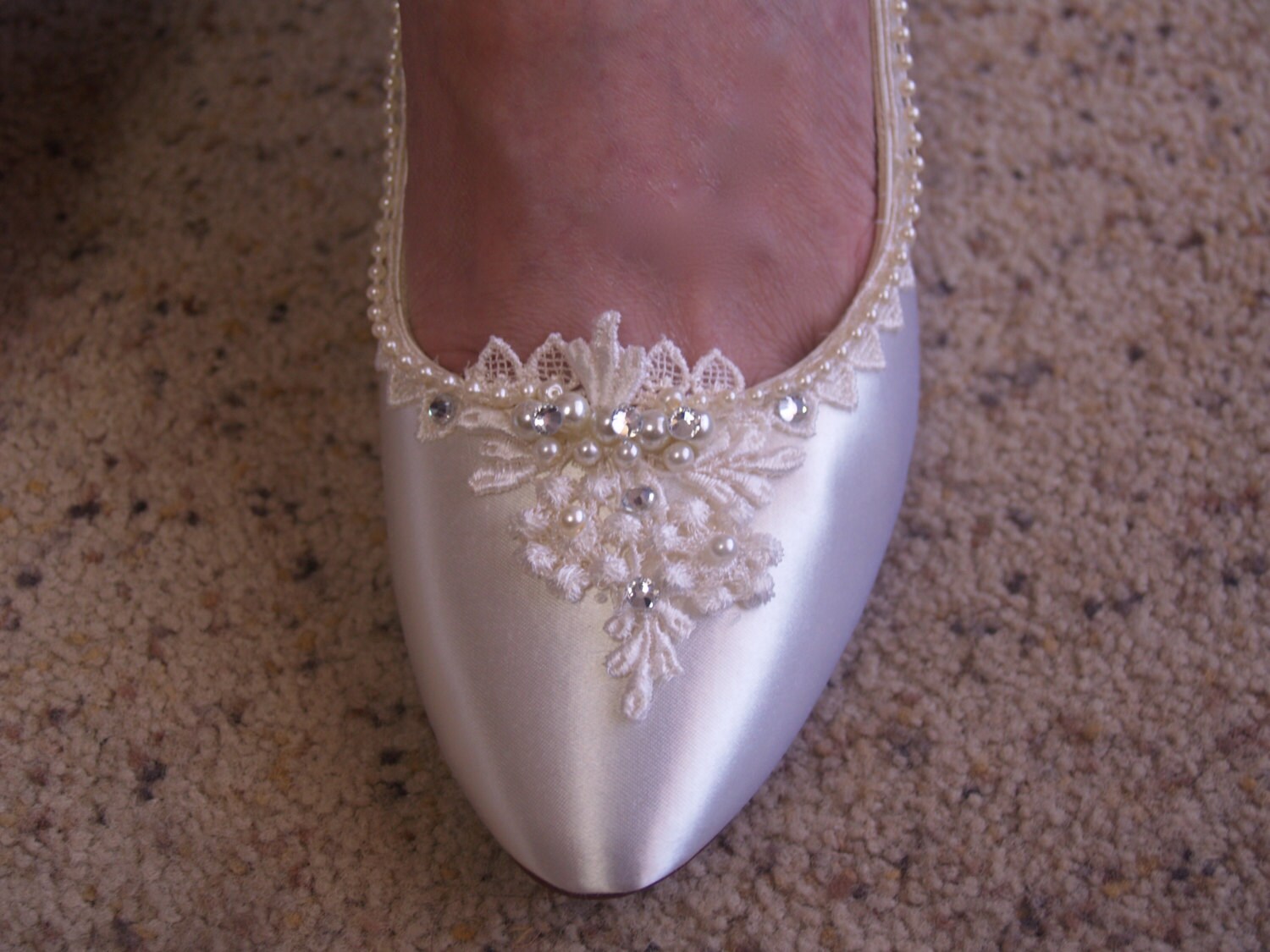 Size 5 & 10 Ivory Victorian Classic Pumps With Lace Pearls and Crystals ...