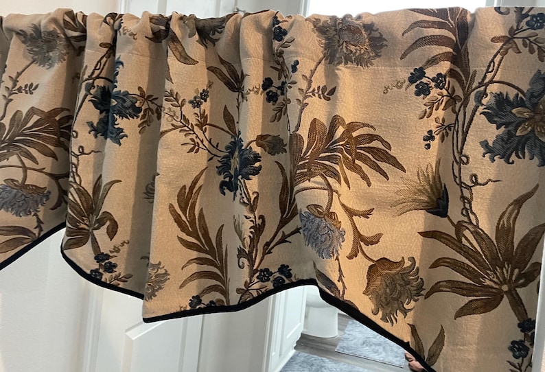 Victor Mills Lined Valance (1) , Velveteen Piping Edge, 19” (longest ...