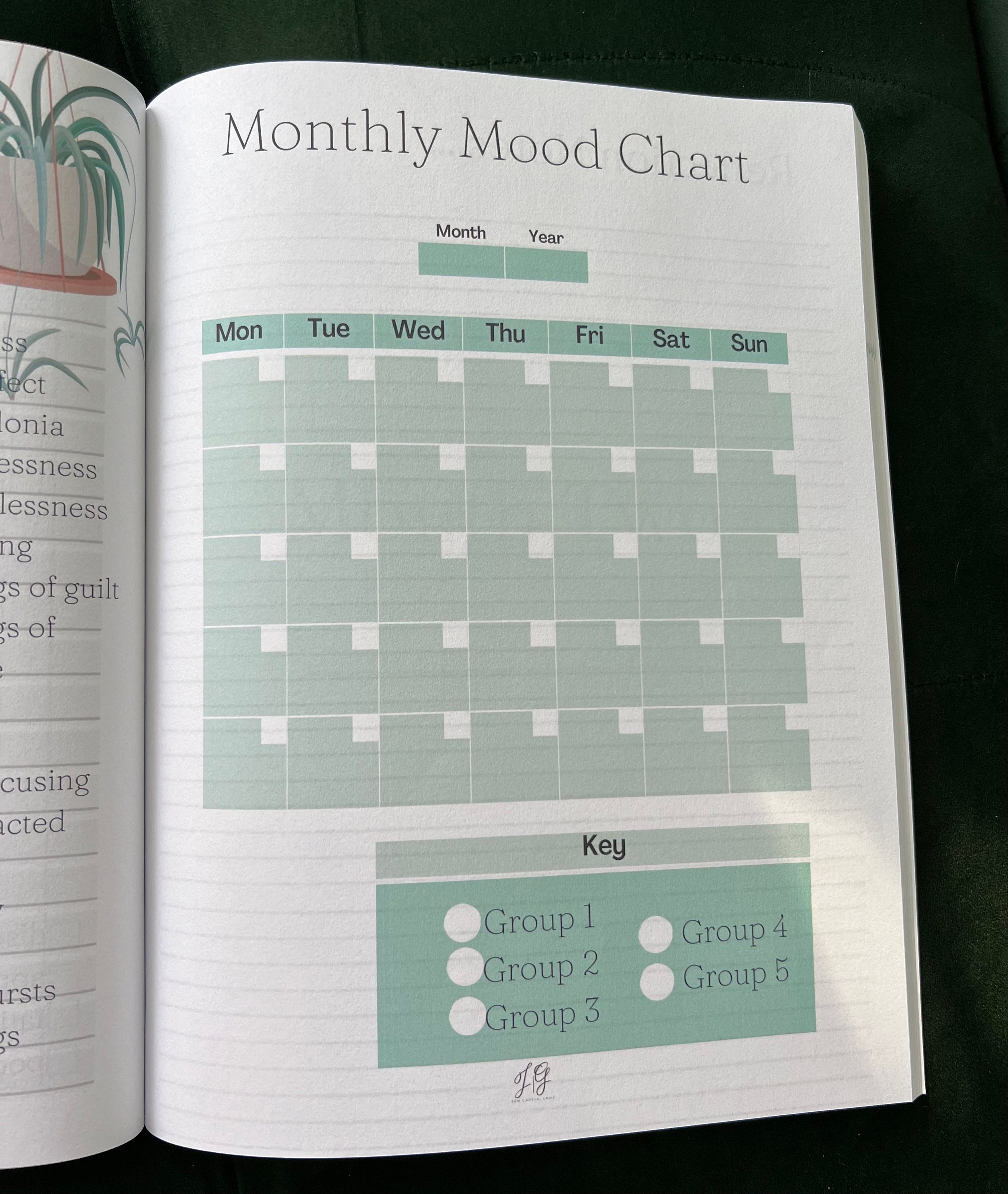 Mental Health Tracking 101 therapy workbook: mood tracking, symptom log ...