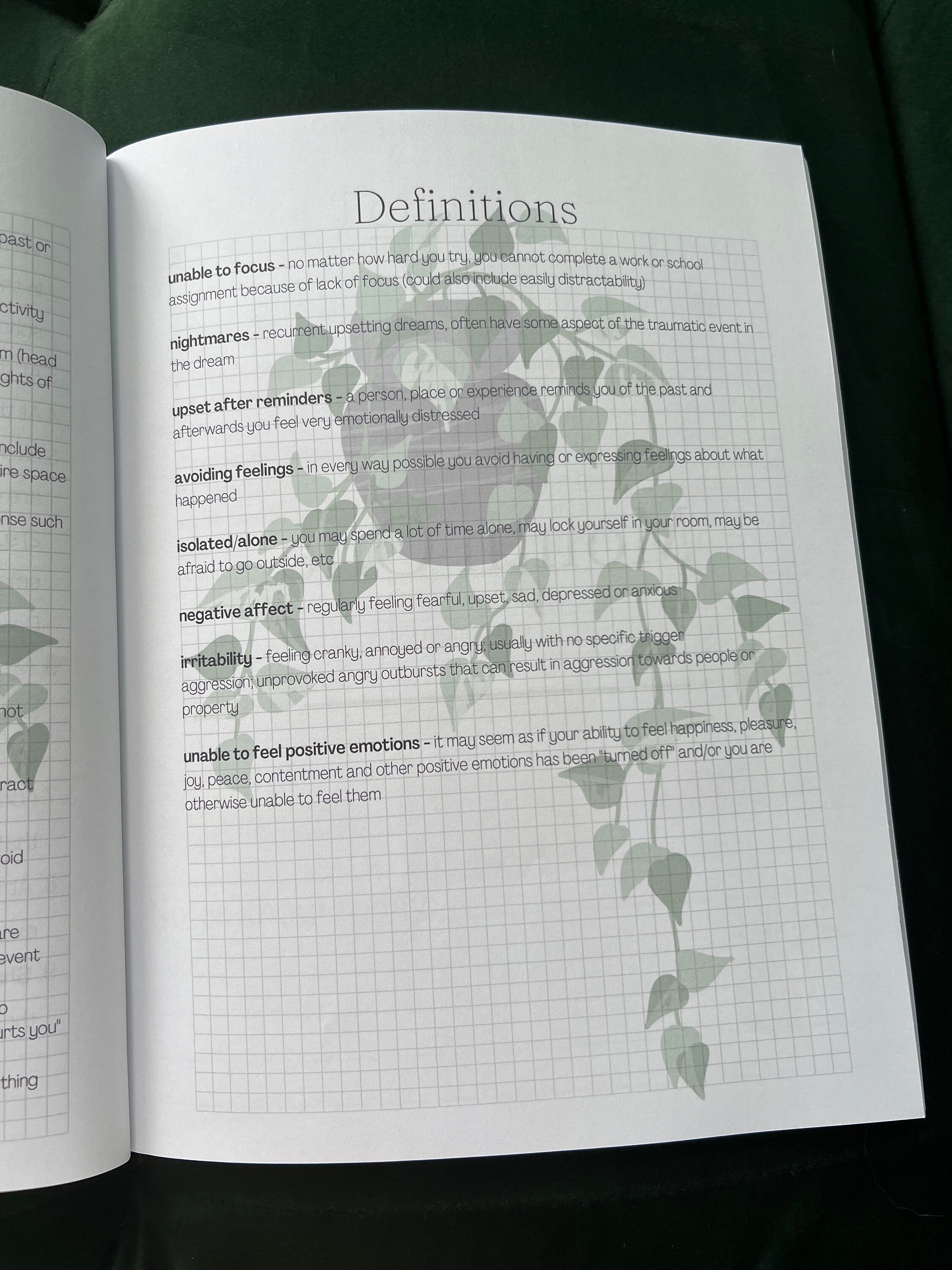 PTSD therapy workbook: mood tracking and symptom log for trauma, a ...