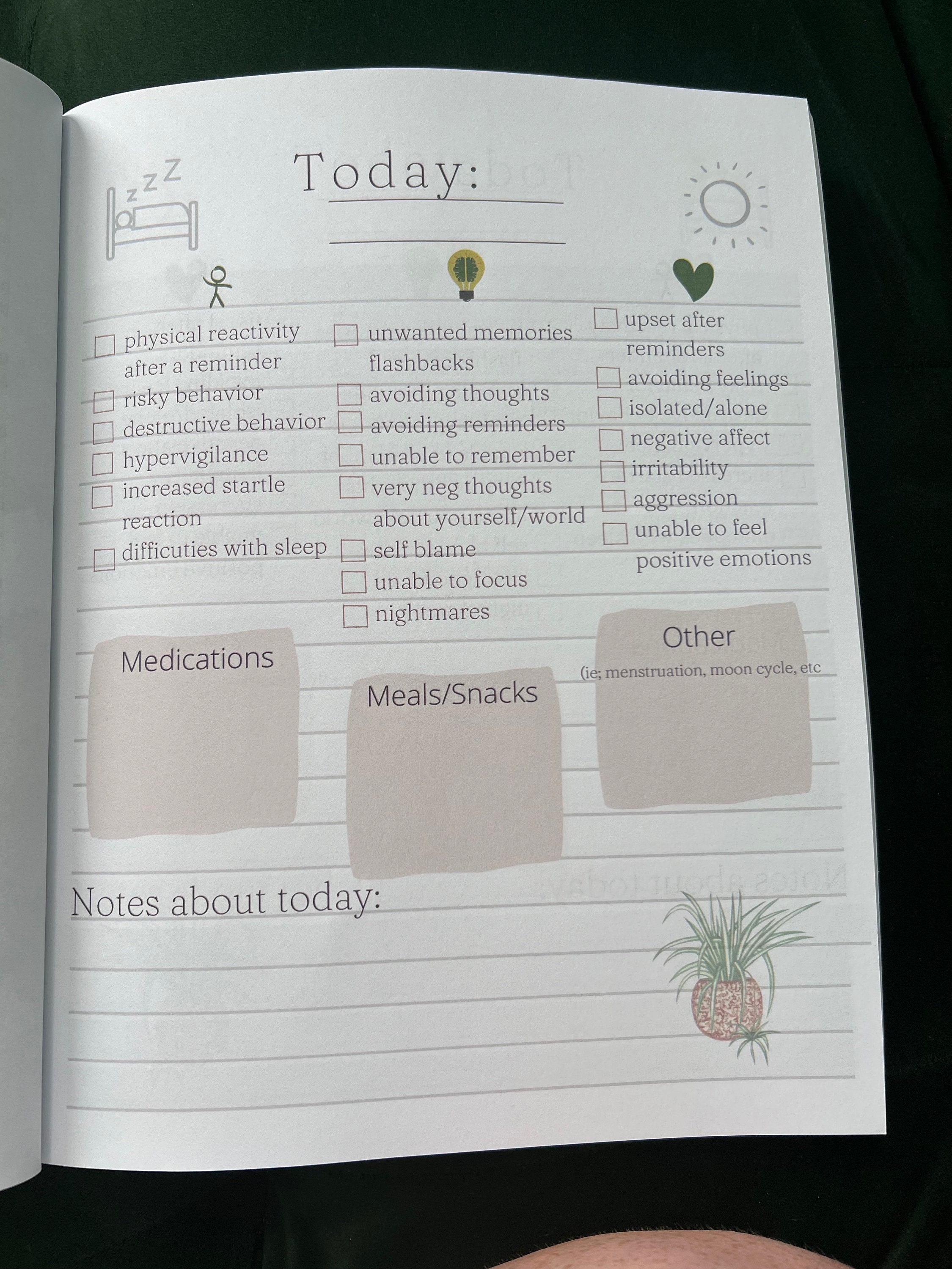 PTSD therapy workbook: mood tracking and symptom log for trauma, a ...