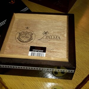 Cigar Box Trill Black & Gold Tray Bottom Natural Interior Wooden Chest ...
