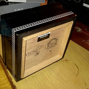 Cigar Box Trill Black & Gold Tray Bottom Natural Interior Wooden Chest ...