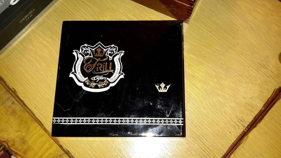 Cigar Box Trill Black & Gold Tray Bottom Natural Interior Wooden Chest ...