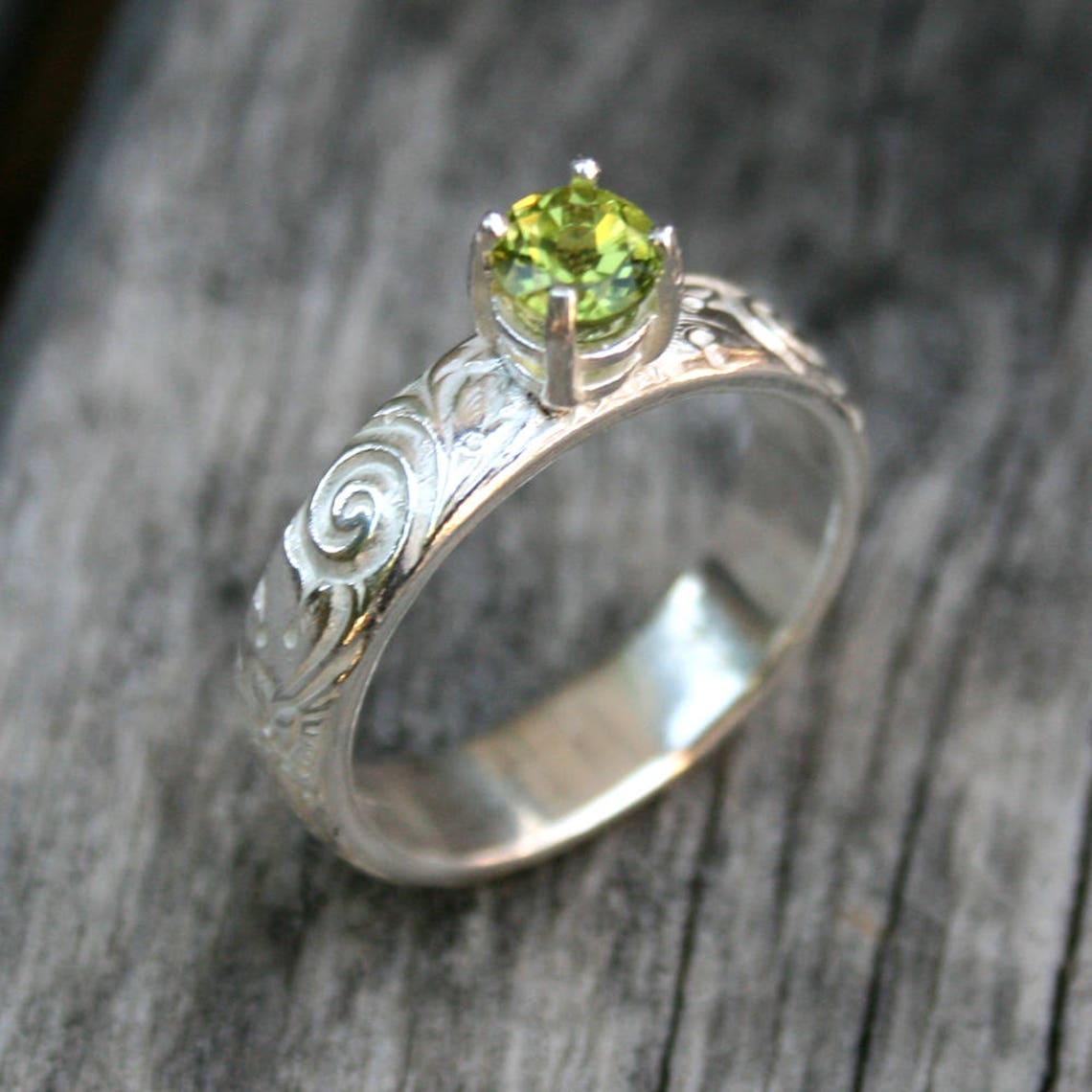 Sterling Silver Pattern Ring With Solitaire Peridot - Etsy