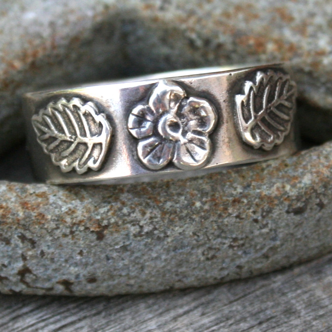 Sterling Silver Flower and Leaf Ring - Etsy