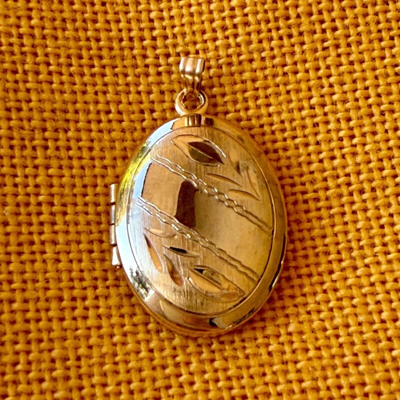 Gold Photo Etched Locket - Etsy