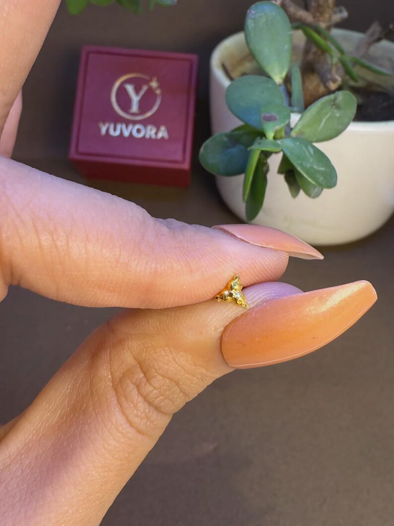 Yuvora 18k Trinity Bloom Gold Nosepin - Etsy