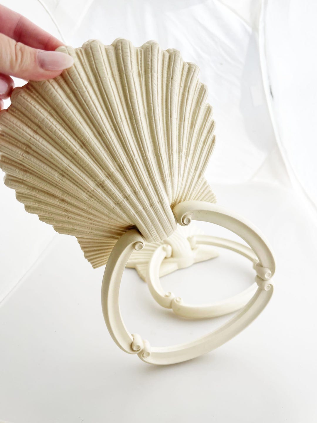 White Cream Scallop Shell Shaped Towel Holders- Vintage 70's MCMLXXVI ...