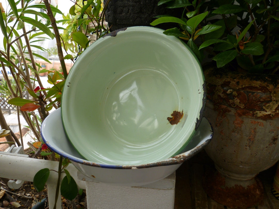 Pair of Rusty,1950's Enamel Bowls,dishes,white With Blue Rim & Green ...