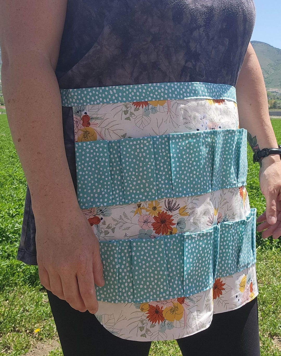 Egg Gathering Apron Sewing Pattern and Tutorial | Homestead Apron - Etsy