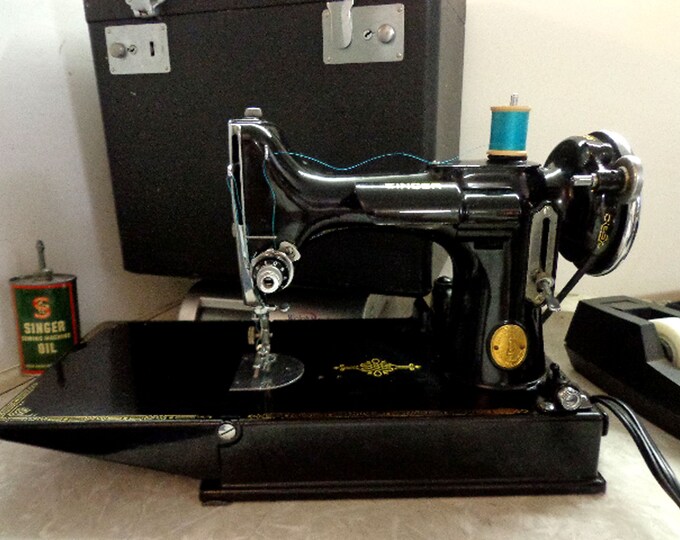 1937 Singer Featherweight Sewing Machine 221-1 W/case and Accessories ...