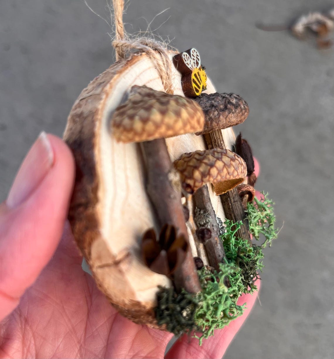 Mushroom Wood Slice Art: Acorn Top Ornament With Bee - Etsy