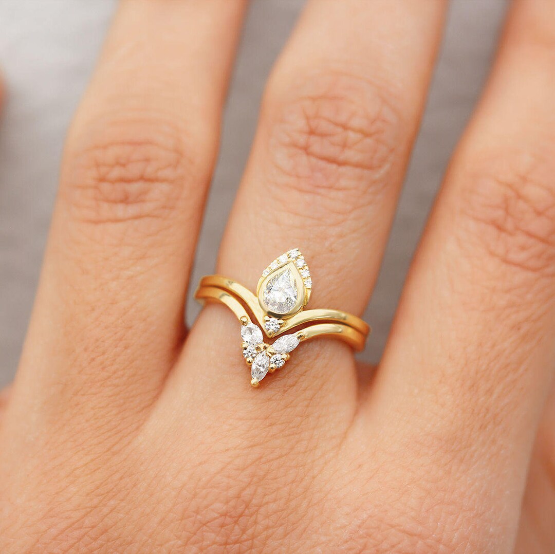 Pear Diamond Unique Engagement Rings Set, Pear Diamond Wedding Rings ...