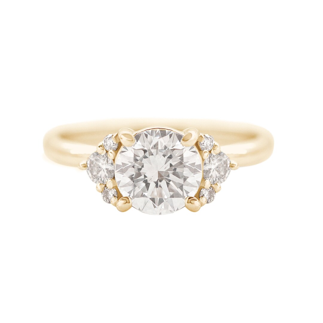 Simple Round Diamond / Lab Diamond Solitaire Engagement Ring, Elegant ...