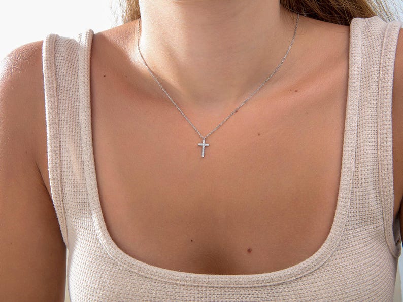 Collier croix fine, petite croix CZ, bijoux religieux pour femme ...