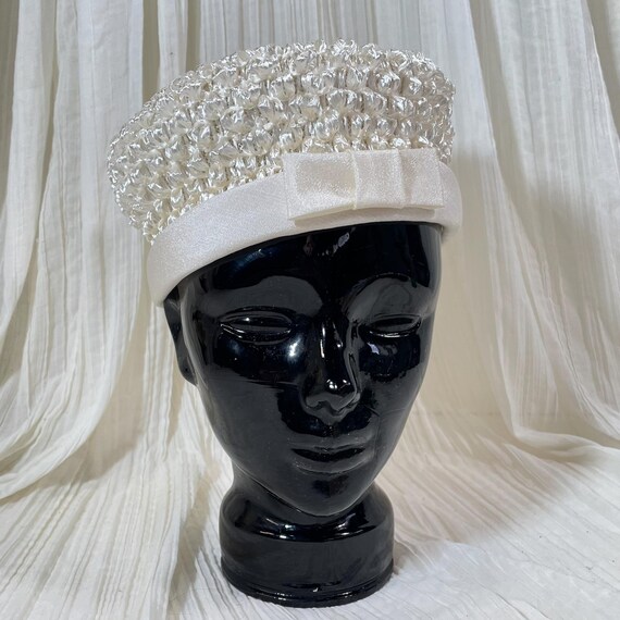 Vintage 60s MOD White Woven Straw/Raffia Pillbox Hat … - Gem