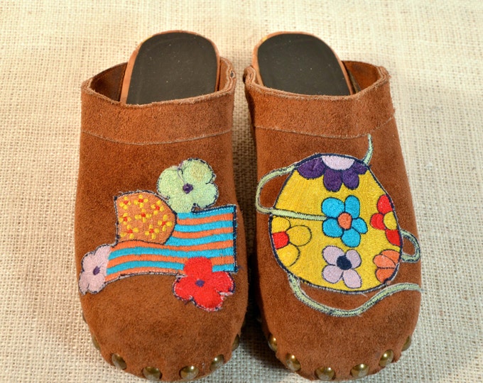 Vintage 70s Boho Hippie Suede Embroidered Studded Flower Child Wooden ...