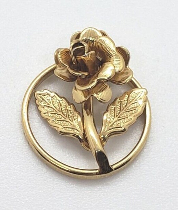 vintage figural circle wreath - Gem