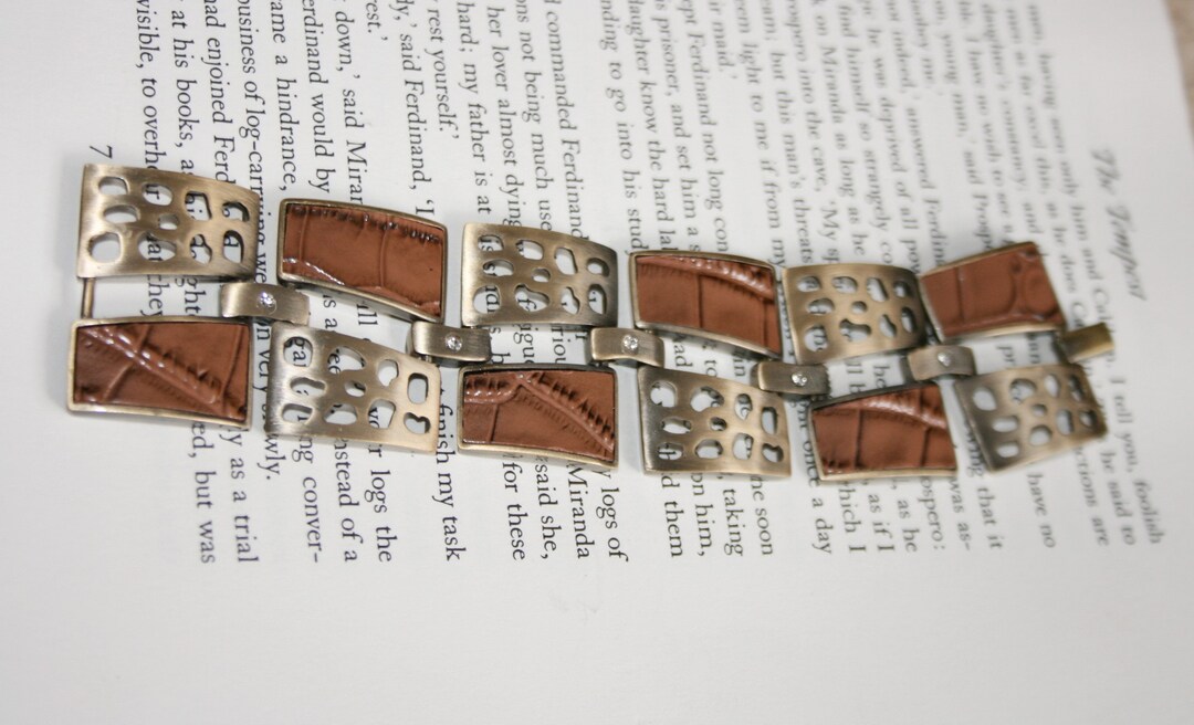 Bracelet Butler Bracelet à panneaux en cuir et ton argent imprimé ...