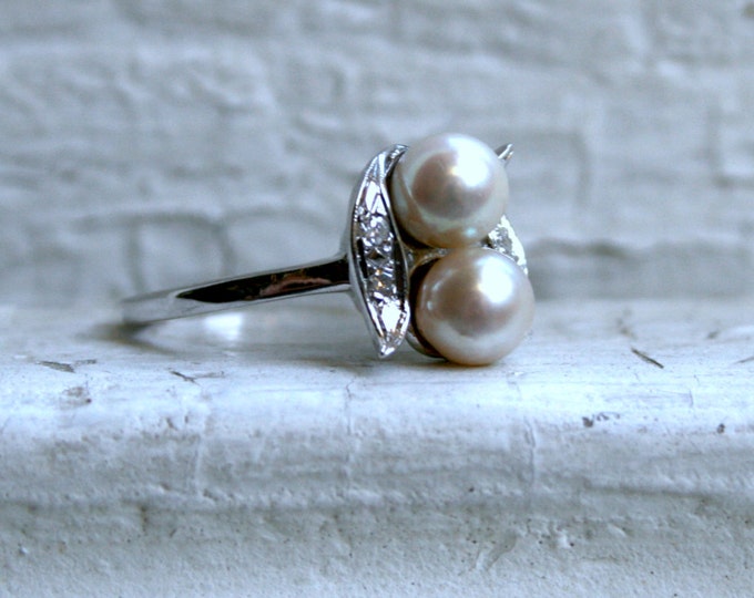 Vintage 14K White Gold Pearl and Diamond Ring. - Etsy