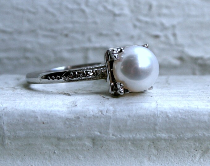 Beautiful Vintage 14K White Gold Pearl Ring. - Etsy