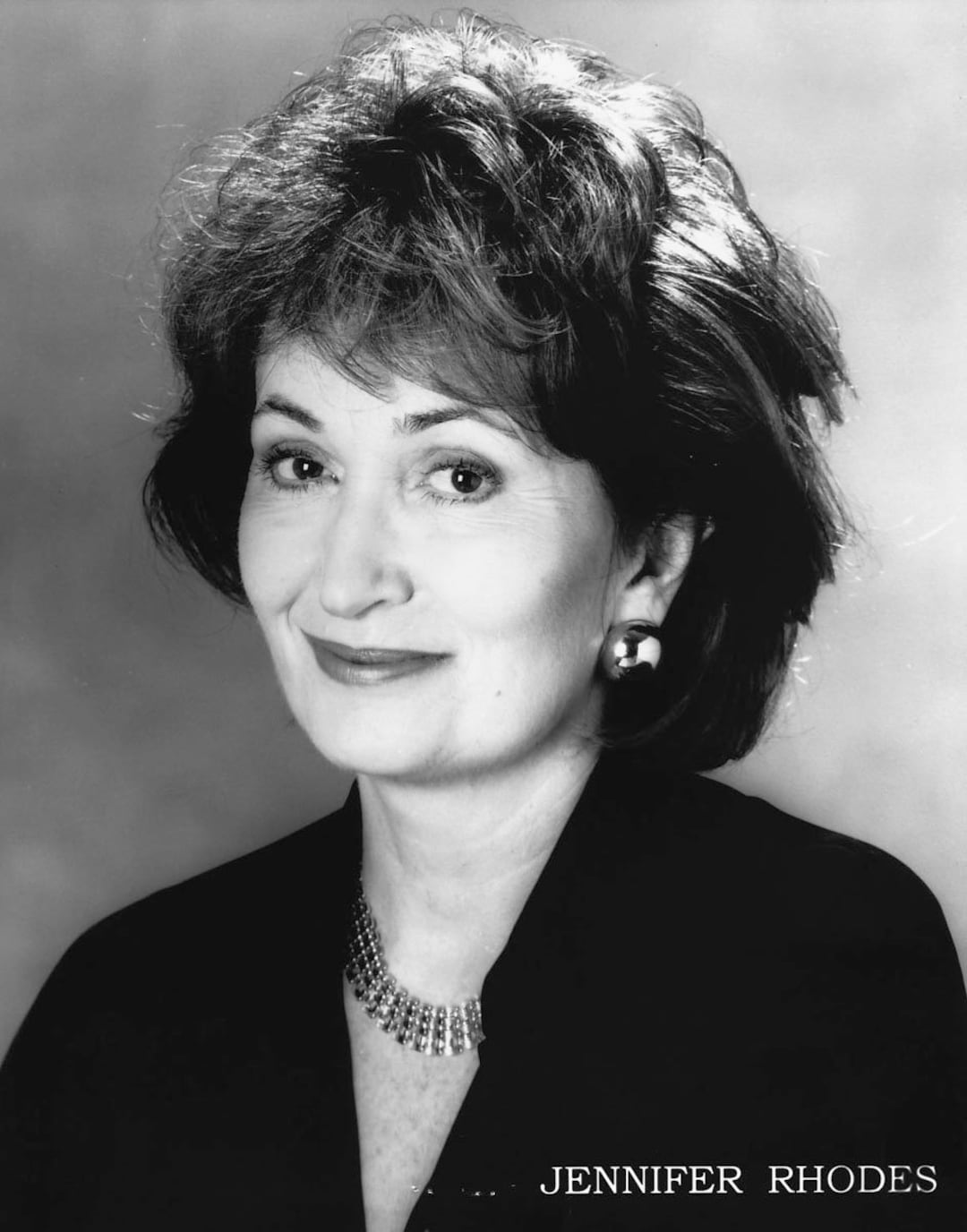 Jennifer Rhodes Agency Headshot - Etsy Denmark