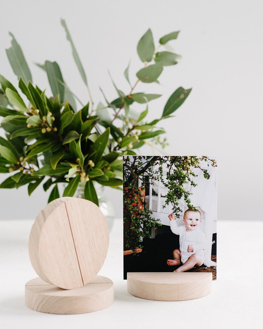 Large CIRCLE Timber Photo Stand, Wooden Picture Holder, Card Stand ...