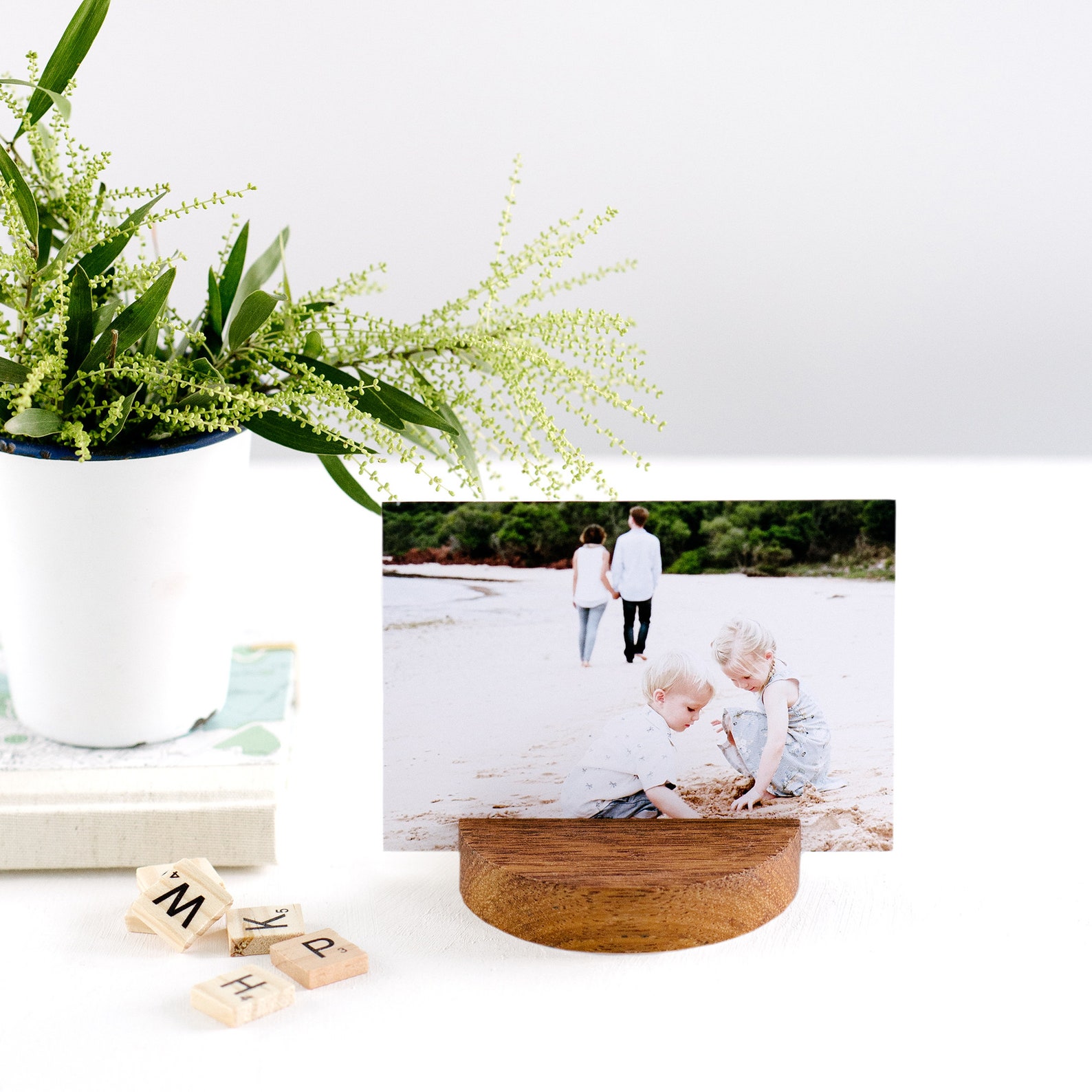 Large CIRCLE Timber Photo Stand Wooden Picture Holder Card | Etsy