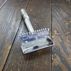 Vintage Single Edge Safety Razor, Gem Micromatic Open Comb TTO, OCMM ...
